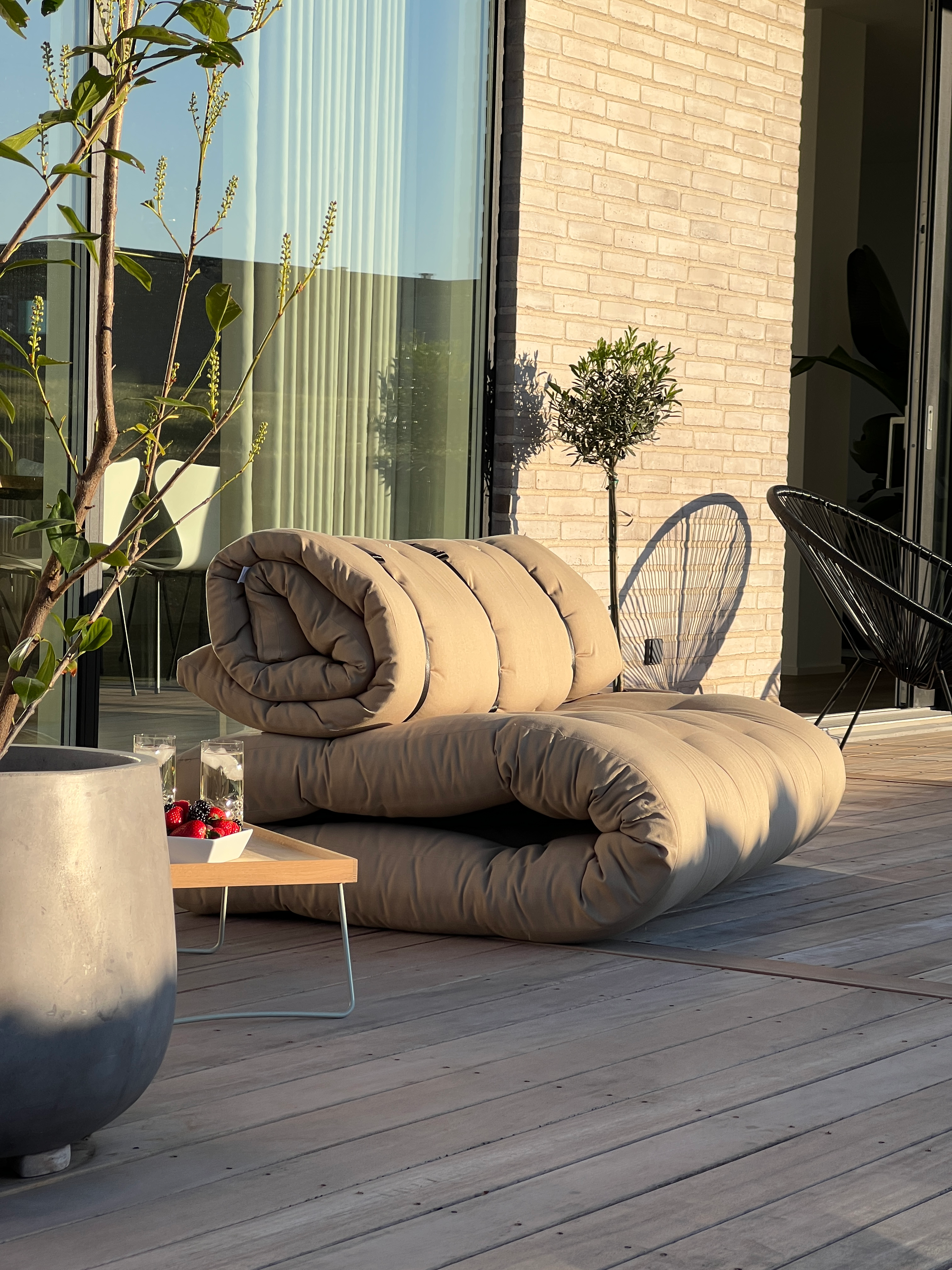 BUCKLE-UP SOFA OUTDOOR WHITE W. 3 BLACK NYLON BELTS for 849 EUR | no ...